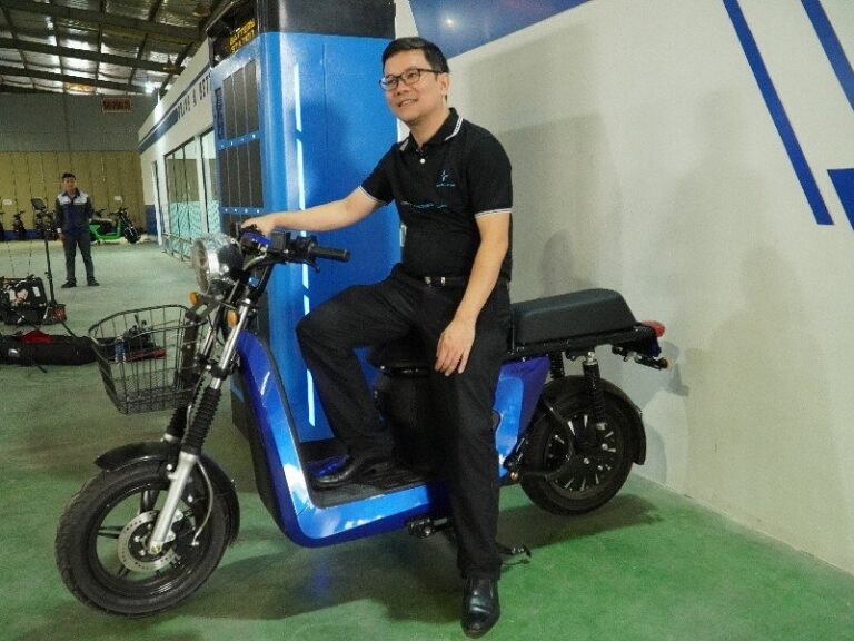 Selex Motors - Vietnam EV startup powers Grab, Lazada delivery via battery "ATMs battery ...