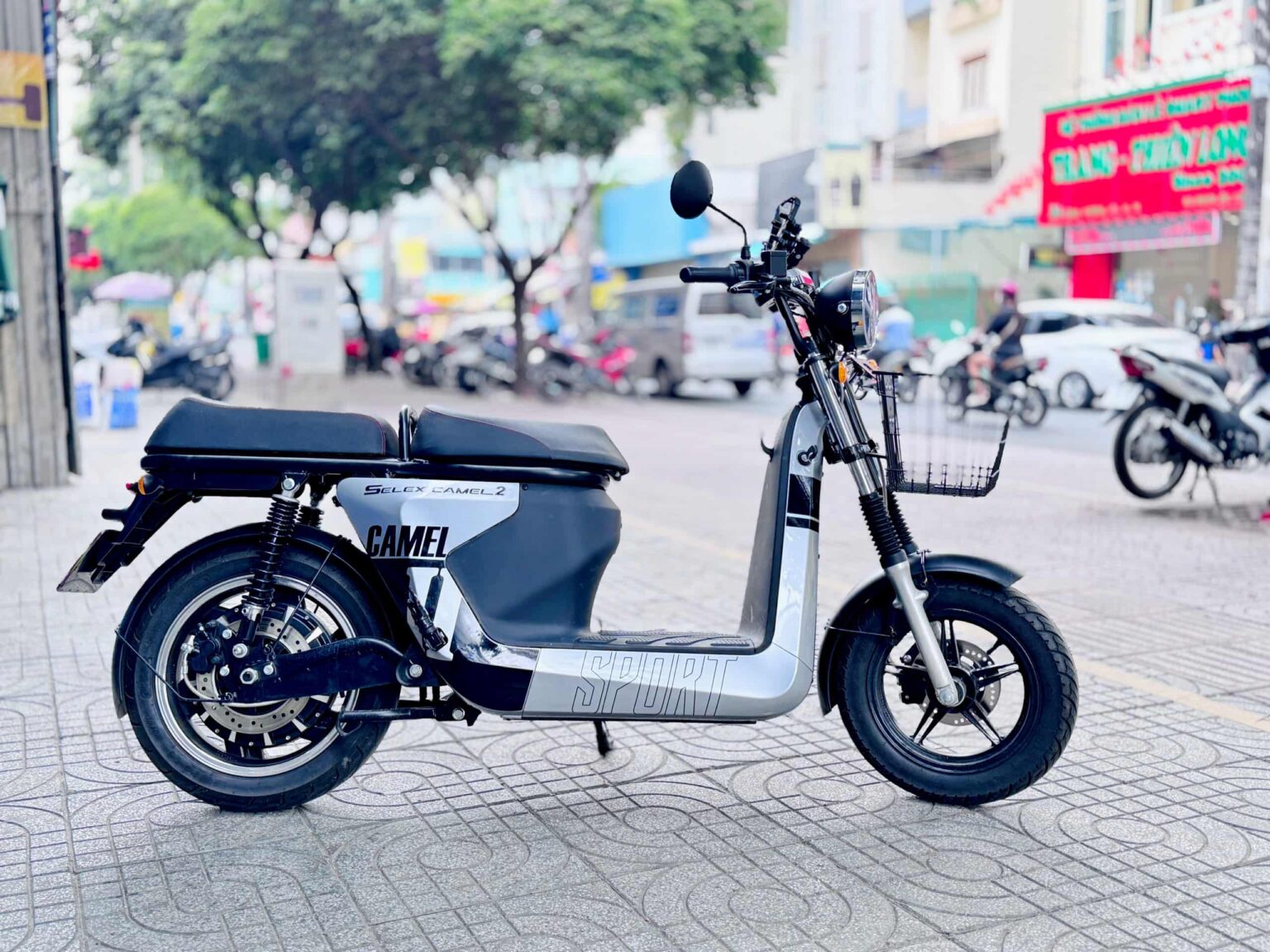 Selex Motors - Vietnam EV startup powers Grab, Lazada delivery via battery "ATMs battery ...